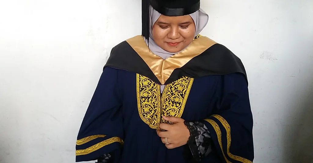 Saiz Jubah Konvo Mengikut Universiti dan Cara Ukur